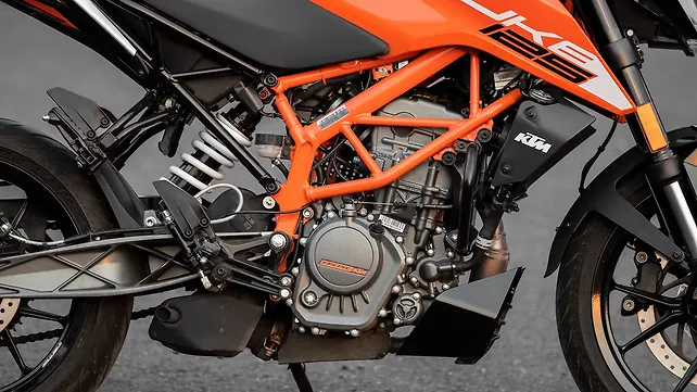 2021 KTM 125 Duke Review: Image Gallery - BikeWale