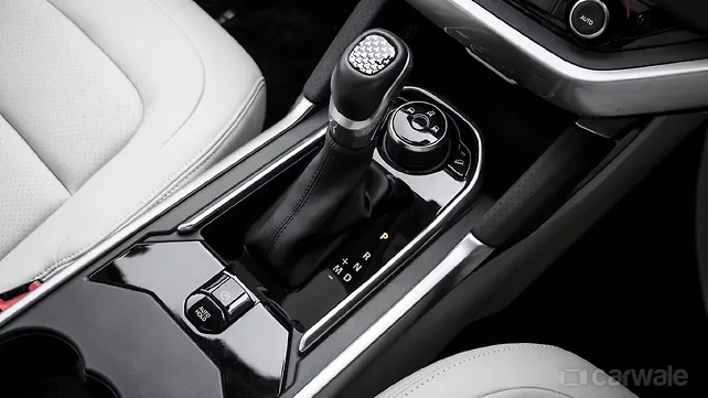 Tata Safari diesel manual vs auto: performance figures comparison - CarWale