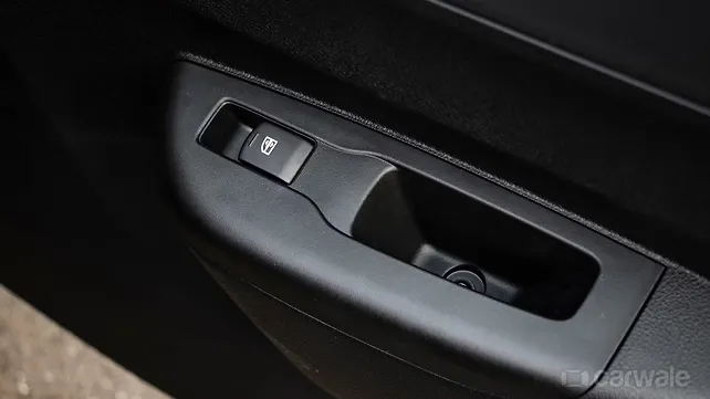 Renault Kwid Price - Images, Colours & Reviews - CarWale