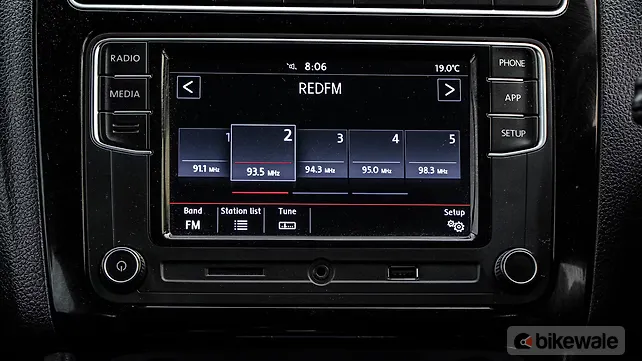 Volkswagen Polo Images: Model Interior & Exterior Photo Gallery