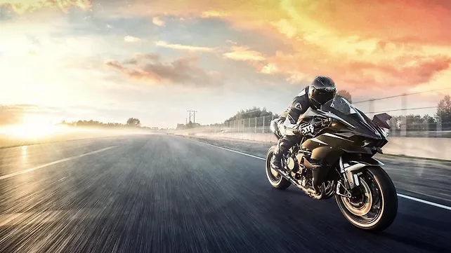 Images of Kawasaki Ninja H2R | Photos of Ninja H2R - BikeWale