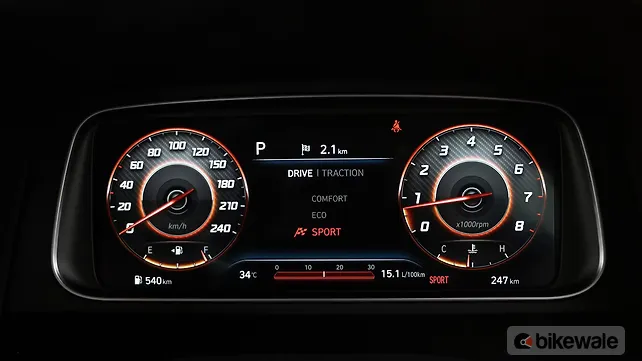 Hyundai Alcazar Images: Model Interior & Exterior Photo Gallery