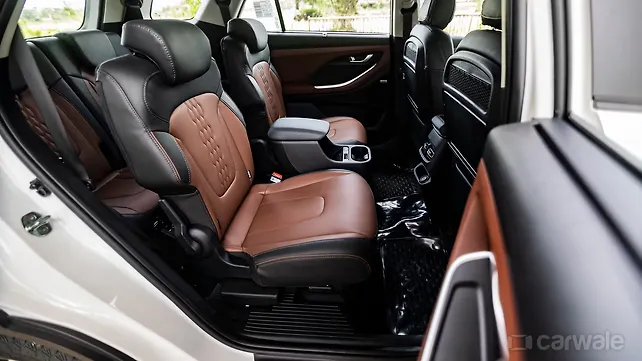 Hyundai Alcazar First Drive Review - CarWale