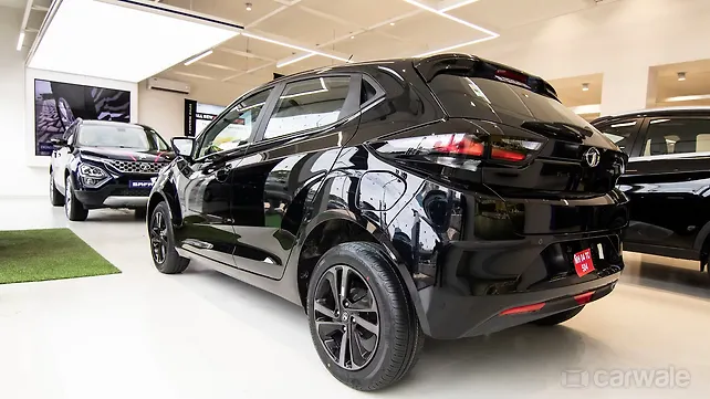 Tata Altroz Dark edition first look - CarWale