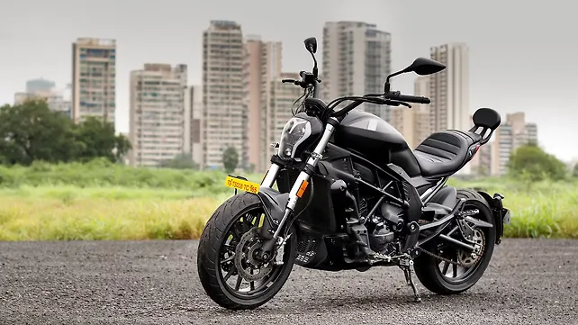 Benelli 502C Right Front Three Quarter Image - BikeWale