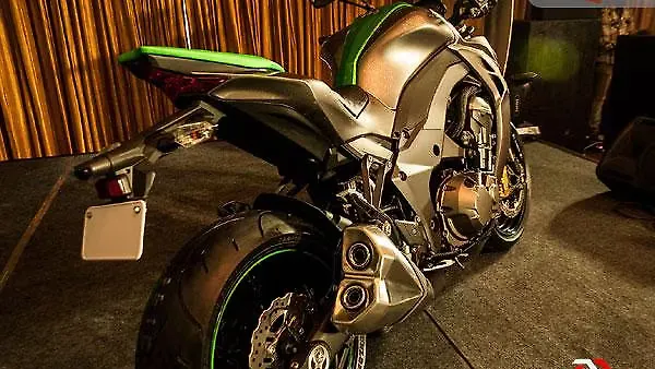 Kawasaki Z1000 Price, Images & Used Z1000 Bikes - BikeWale