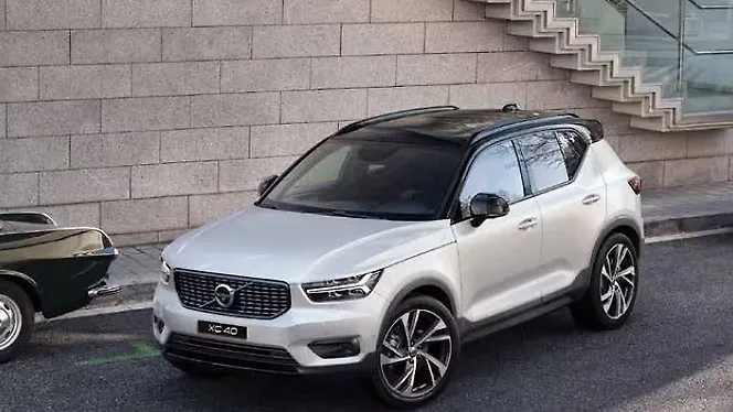 Discontinued XC40 [2018-2022] T4 R-Design on road Price | Volvo XC40 ...