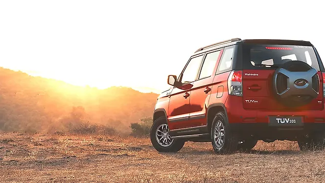 Mahindra TUV300 - Images, Colors & Reviews - CarWale