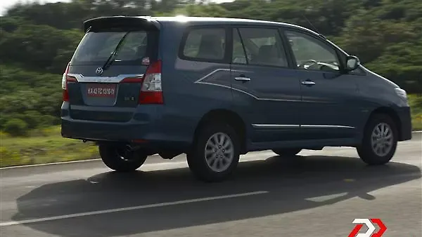 Discontinued Toyota Innova [2013-2014] - Images, Colors & Reviews - CarWale