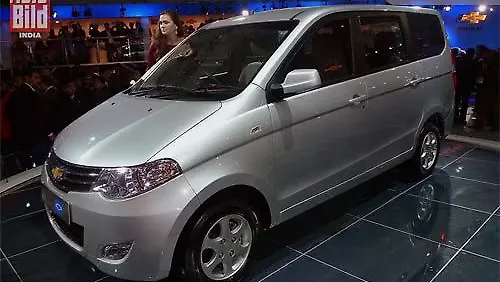 Chevrolet Enjoy Price - Images, Colors & Reviews - CarWale