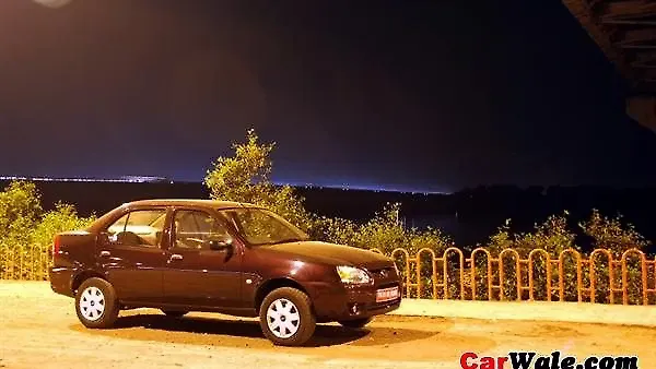 Ford Ikon - Images, Colors & Reviews - CarWale