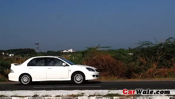 Discontinued Cedia [2009-2013] New Sports on road Price | Mitsubishi ...