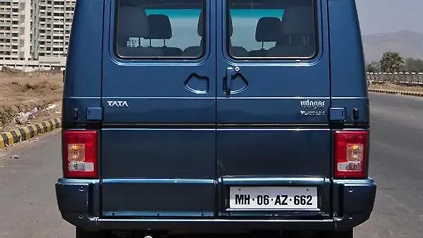 Tata Winger [2011-2016] - Images, Colors & Reviews - CarWale