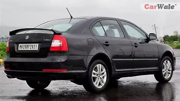Skoda Laura Price - Images, Colors & Reviews - CarWale