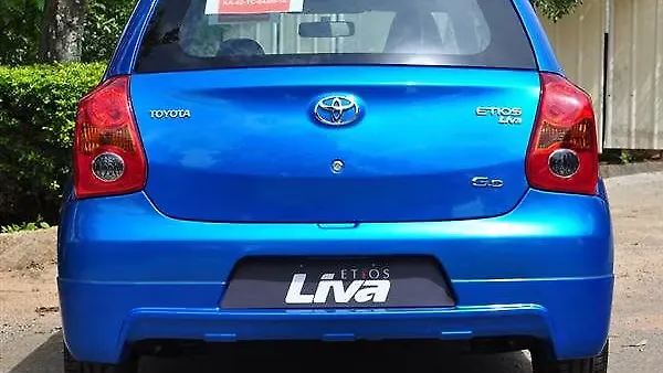 Toyota Etios [2010-2013] - Images, Colors & Reviews - CarWale