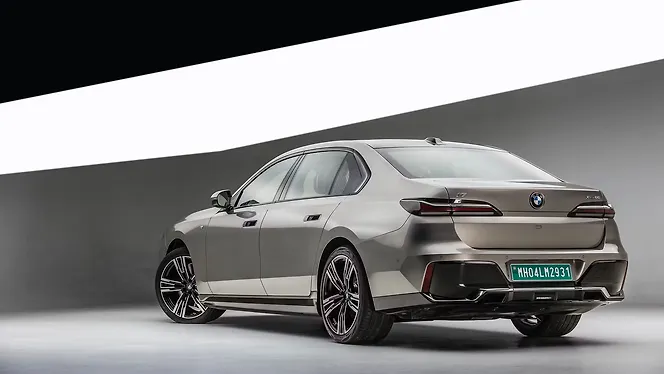 i7 xDrive60 on road Price | BMW i7 xDrive60 Features & Specs