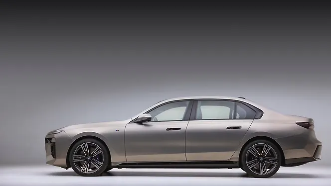 i7 xDrive60 on road Price | BMW i7 xDrive60 Features & Specs