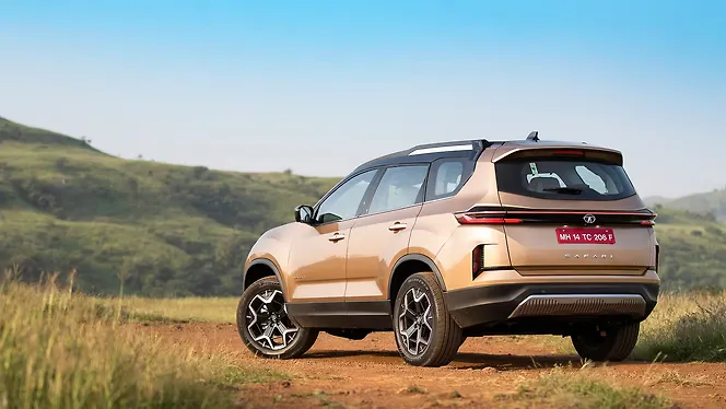 Safari Accomplished X Plus 6 STR Stealth Edition AT on road Price ...