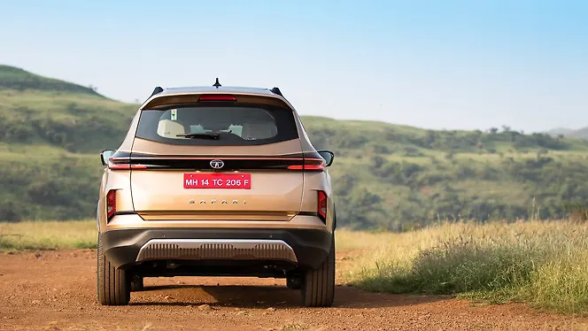 Safari Smart 7 STR on road Price | Tata Safari Smart 7 STR Features & Specs