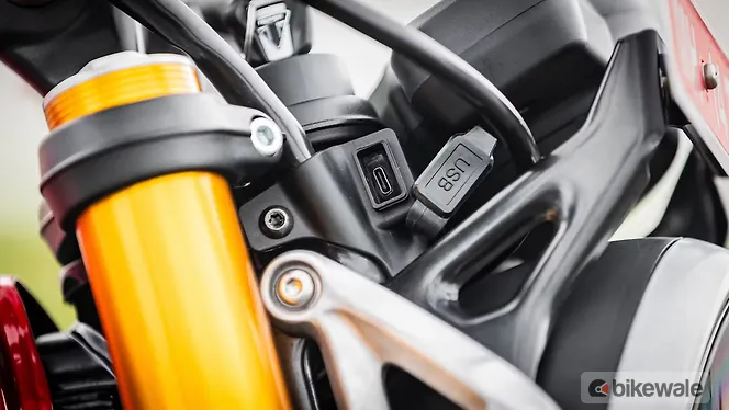 Triumph Speed 400 Price - Mileage, Images, Colours | BikeWale