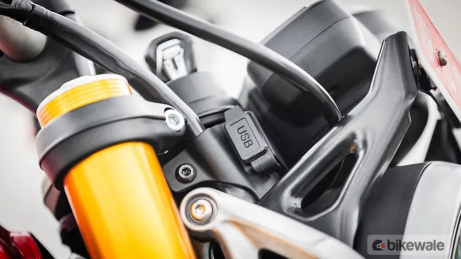 Triumph Speed 400 Price - Mileage, Images, Colours | BikeWale