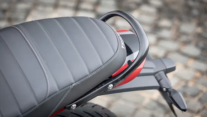 Triumph Speed T4 Price - Mileage, Images, Colours | BikeWale