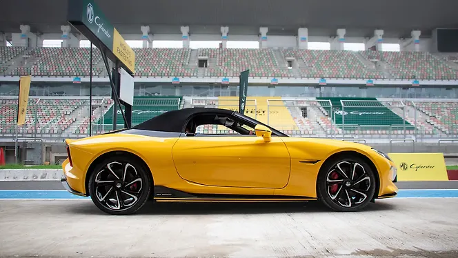 Cyberster GT on road Price | MG Cyberster GT Features & Specs