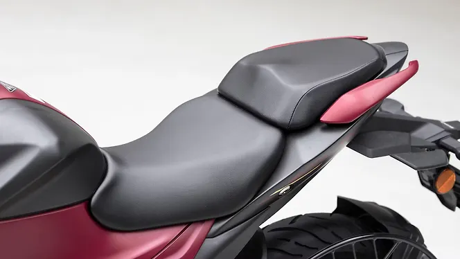Suzuki Gixxer SF 250 Flex Fuel Price - Mileage, Images, Colours | BikeWale