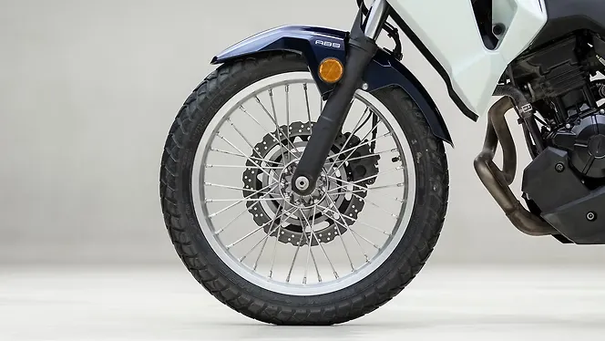 Kawasaki Versys-X 300 [2025] Price - Mileage, Images, Colours | BikeWale