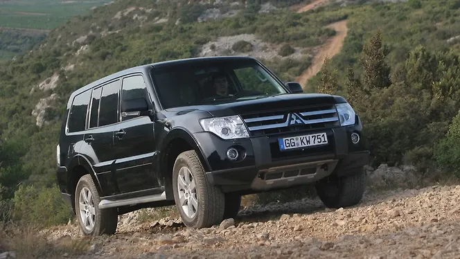 Mitsubishi Pajero Price - Images, Colors & Reviews - CarWale