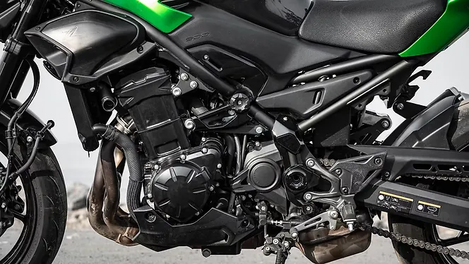 Kawasaki Z900 Price - Mileage, Images, Colours | BikeWale