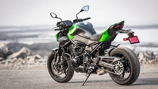 Kawasaki Z900 Price - Mileage, Images, Colours | BikeWale