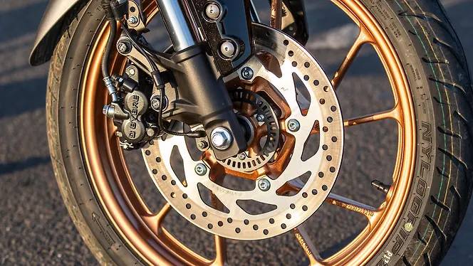 Yamaha XSR 155 Price - Mileage, Images, Colours | BikeWale