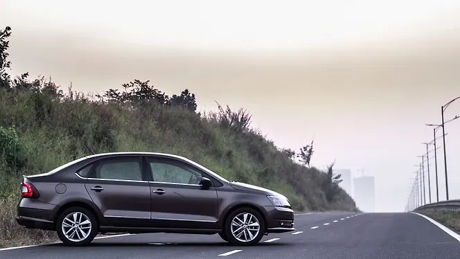 Skoda Rapid TSI - Images, Colors & Reviews - CarWale