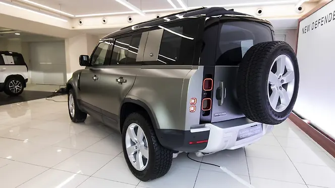 Discontinued Defender 110 P400 X-Dynamic SE [2021] on road Price | Land ...