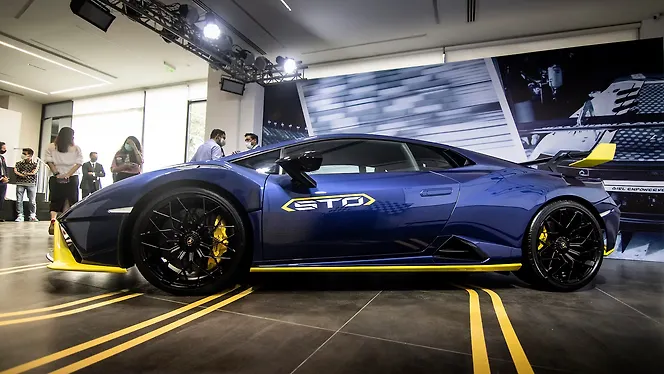 Lamborghini Huracan STO Price - Images, Colours & Reviews - CarWale